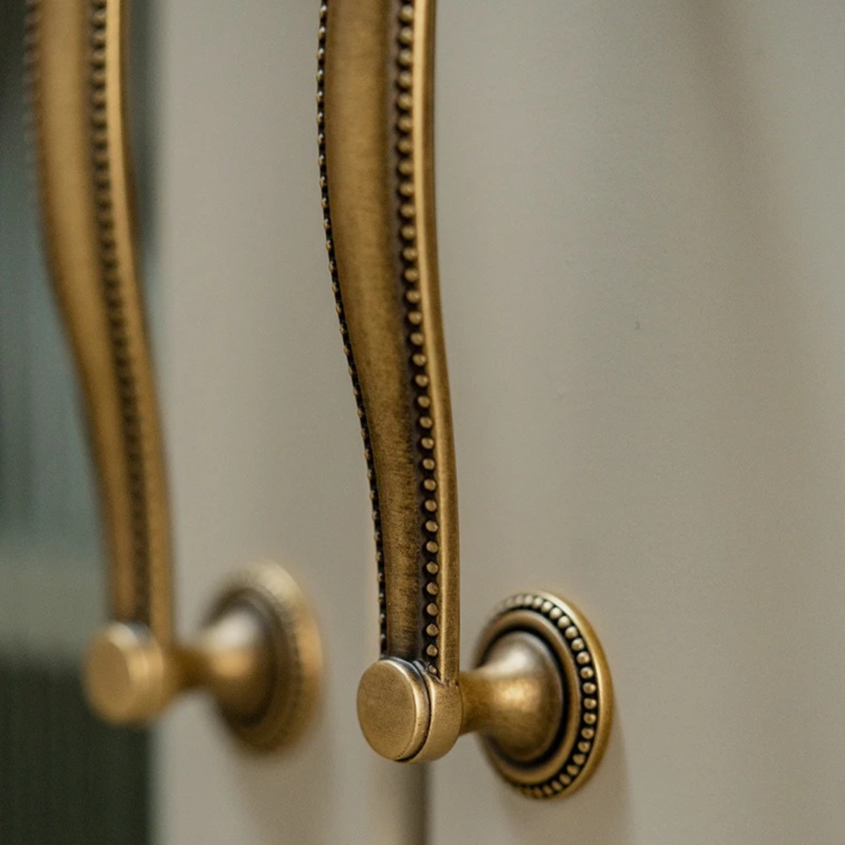 Bobbin Style | Cabinet Handles | Kitchen Cabinets | Modern Interior ...